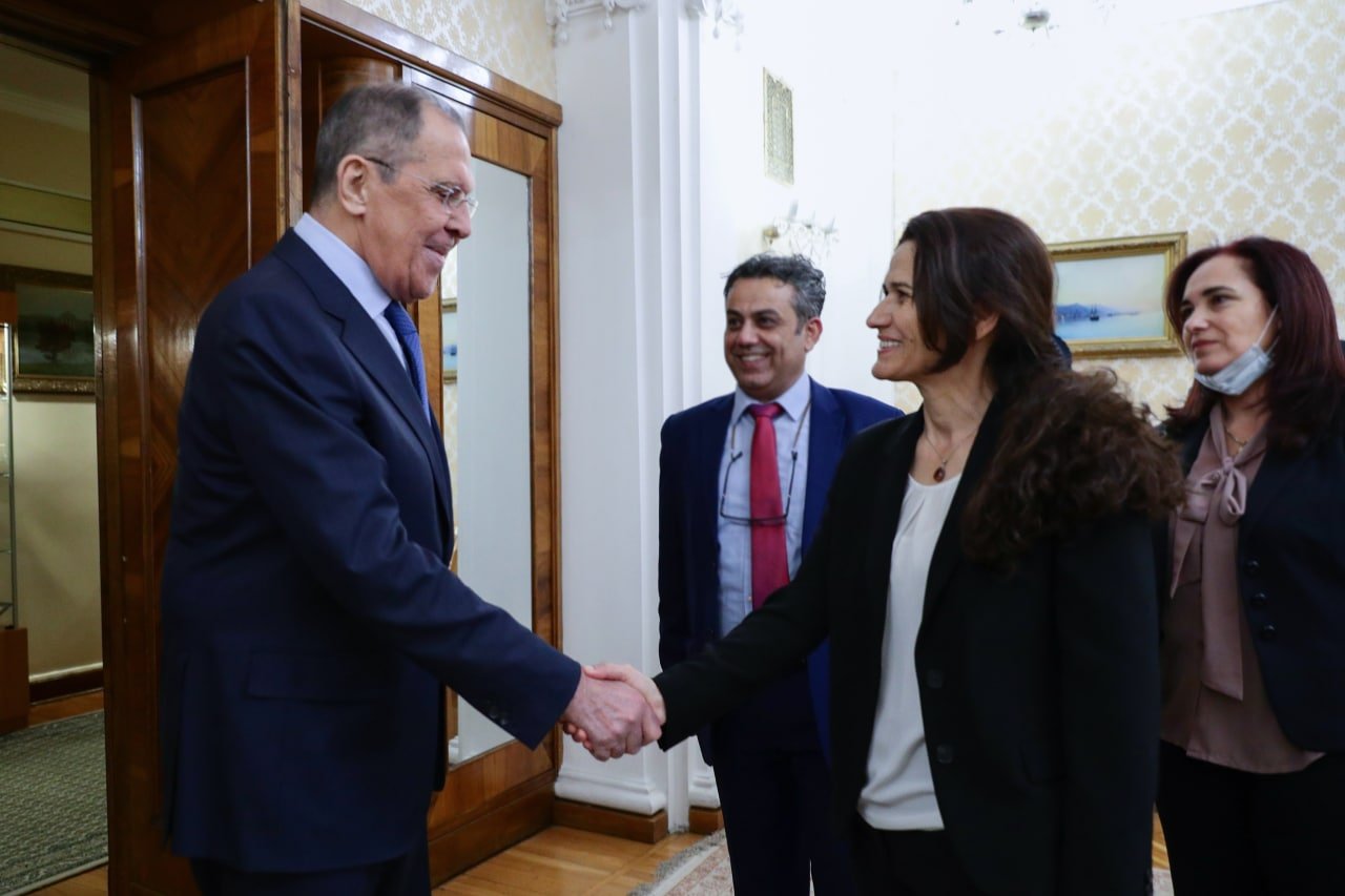 Ilham Ahmed discute d'une solution à la crise syrienne avec Lavrov et ...