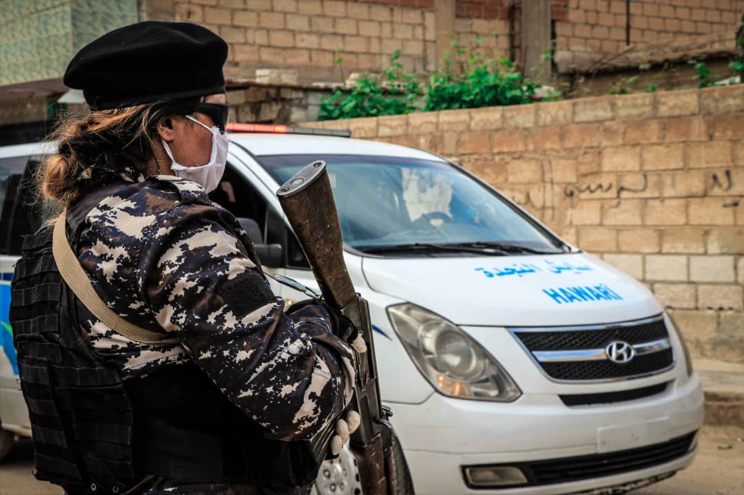 Au coucher du soleil, le contrôle des FDS sur les autoroutes du nord ...