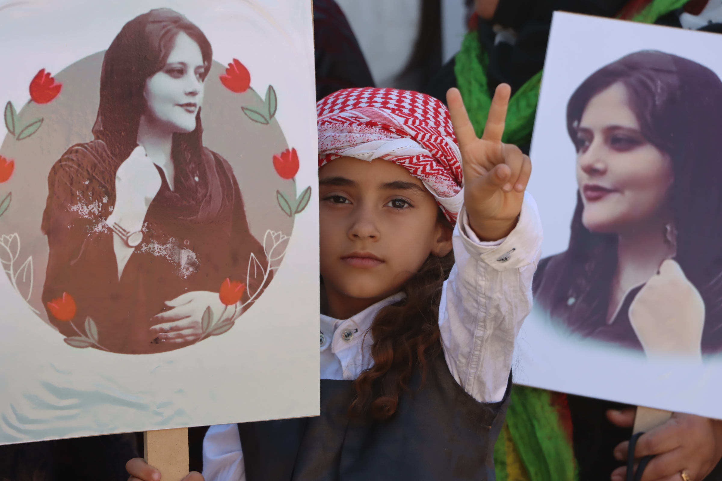 Le Rojava a rendu hommage à Jina Amini – Kurdistan au féminin