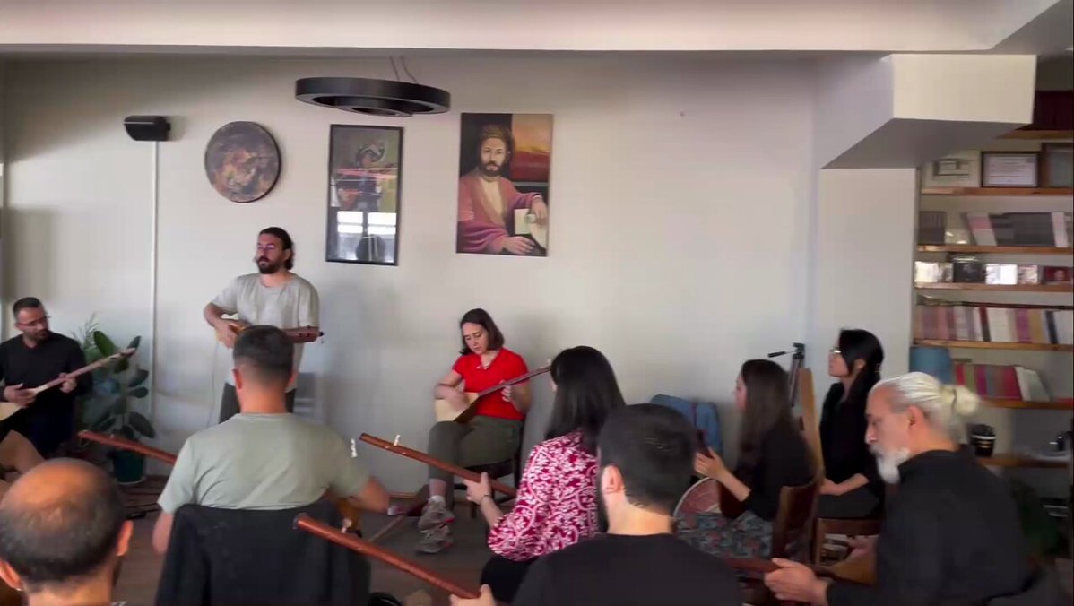 TURQUIE. Des musiciens kurdes organisent une atelier de tembûr à ...