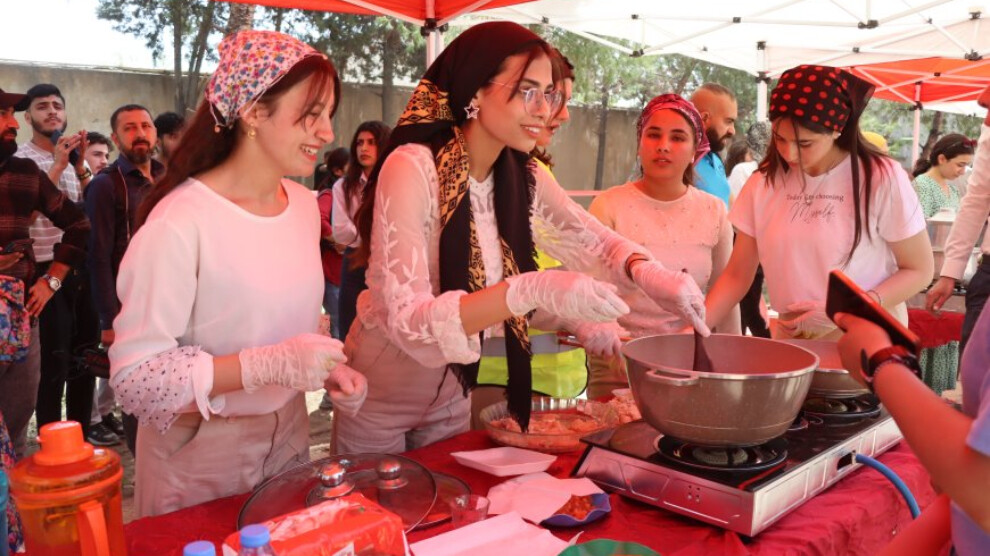 ROJAVA. Début du 3e festival du printemps des étudiants de l’Université du Rojava – Kurdistan au ...