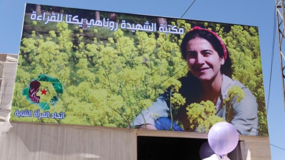 ROJAVA. Une bibliothèque installée dans le parc Havrin Khalaf à Raqqa ...